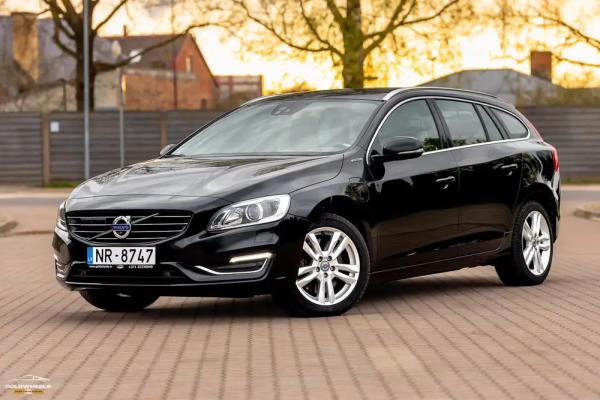 Melns Volvo V60 2013 Jelgava, ar dzinēja tilpumu 2.40 L un nobraukumu 267 tūkst. km par 8700 €, foto 2 vietnē AUTOMOTO.COM.LV
