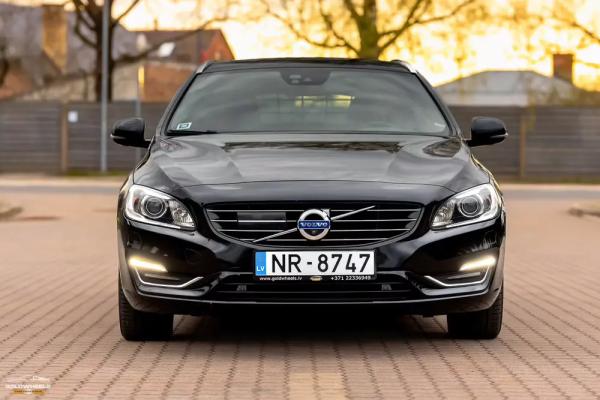Melns Volvo V60 2013 Jelgava, ar dzinēja tilpumu 2.40 L un nobraukumu 267 tūkst. km par 8700 €, foto 3 vietnē AUTOMOTO.COM.LV