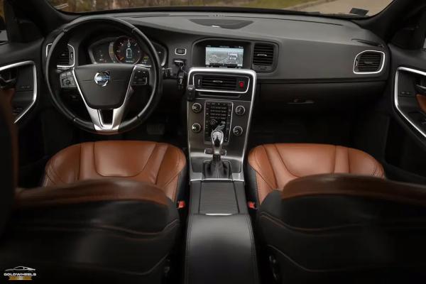 Melns Volvo V60 2013 Jelgava, ar dzinēja tilpumu 2.40 L un nobraukumu 267 tūkst. km par 8700 €, foto 9 vietnē AUTOMOTO.COM.LV