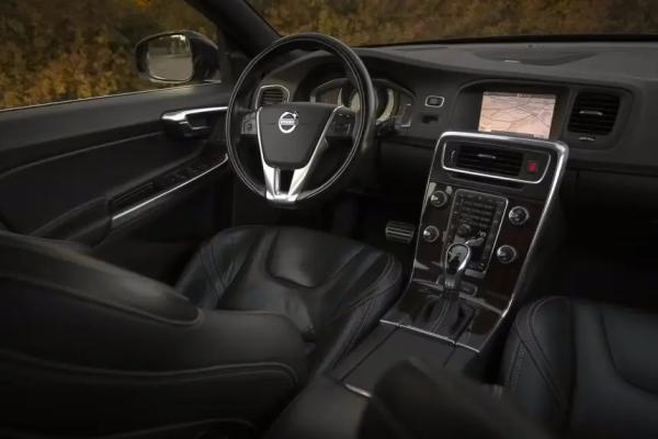 Melns Volvo V60 2013 Jelgava, ar dzinēja tilpumu 2.40 L un nobraukumu 313 tūkst. km par 12400 €, foto 7 vietnē AUTOMOTO.COM.LV