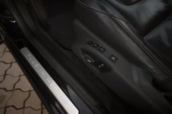 Melns Volvo V60 2013 Jelgava, ar dzinēja tilpumu 2.40 L un nobraukumu 313 tūkst. km par 12400 €, foto 10 vietnē AUTOMOTO.COM.LV