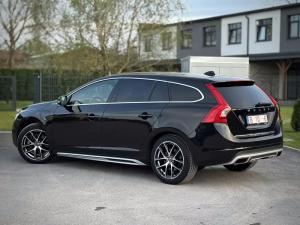 Melns Volvo V60 2013 Jelgava, ar dzinēja tilpumu 2.40 L un nobraukumu 205 tūkst. km par 10500 €, foto 4 vietnē AUTOMOTO.COM.LV