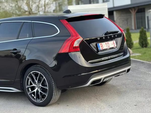 Melns Volvo V60 2013 Jelgava, ar dzinēja tilpumu 2.40 L un nobraukumu 205 tūkst. km par 10500 €, foto 4 vietnē AUTOMOTO.COM.LV