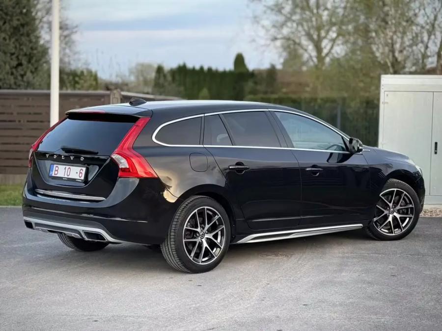 Melns Volvo V60 2013 Jelgava, ar dzinēja tilpumu 2.40 L un nobraukumu 205 tūkst. km par 10500 €, foto 8 vietnē AUTOMOTO.COM.LV