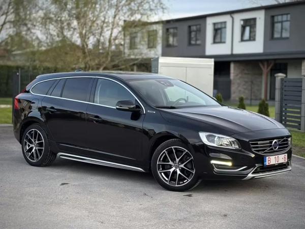 Melns Volvo V60 2013 Jelgava, ar dzinēja tilpumu 2.40 L un nobraukumu 205 tūkst. km par 10500 €, foto 8 vietnē AUTOMOTO.COM.LV