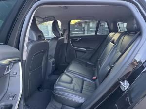 Melns Volvo V60 2013 Jelgava, ar dzinēja tilpumu 2.40 L un nobraukumu 205 tūkst. km par 10500 €, foto 13 vietnē AUTOMOTO.COM.LV