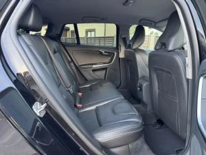 Melns Volvo V60 2013 Jelgava, ar dzinēja tilpumu 2.40 L un nobraukumu 205 tūkst. km par 10500 €, foto 14 vietnē AUTOMOTO.COM.LV
