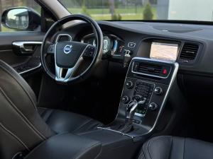 Melns Volvo V60 2013 Jelgava, ar dzinēja tilpumu 2.40 L un nobraukumu 205 tūkst. km par 10500 €, foto 17 vietnē AUTOMOTO.COM.LV