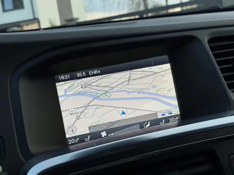 Melns Volvo V60 2013 Jelgava, ar dzinēja tilpumu 2.40 L un nobraukumu 205 tūkst. km par 10500 €, foto 19 vietnē AUTOMOTO.COM.LV