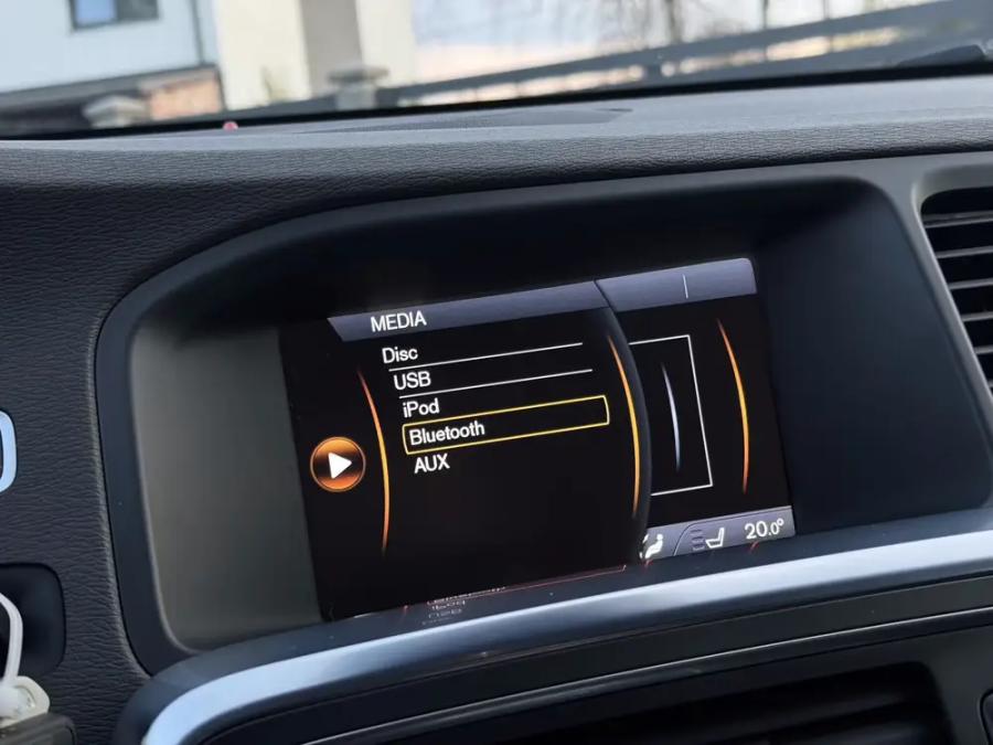 Melns Volvo V60 2013 Jelgava, ar dzinēja tilpumu 2.40 L un nobraukumu 205 tūkst. km par 10500 €, foto 20 vietnē AUTOMOTO.COM.LV