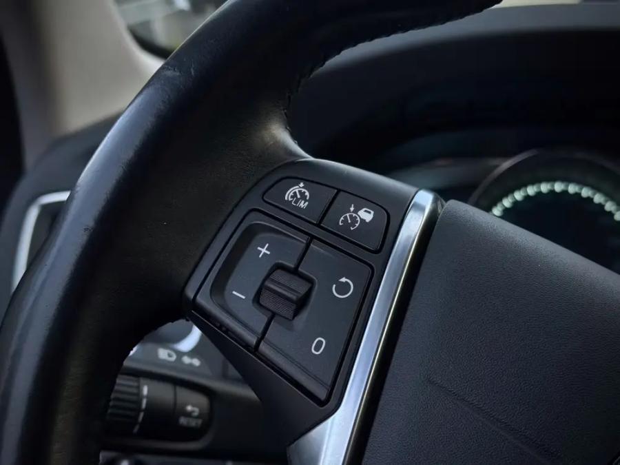 Melns Volvo V60 2013 Jelgava, ar dzinēja tilpumu 2.40 L un nobraukumu 205 tūkst. km par 10500 €, foto 23 vietnē AUTOMOTO.COM.LV