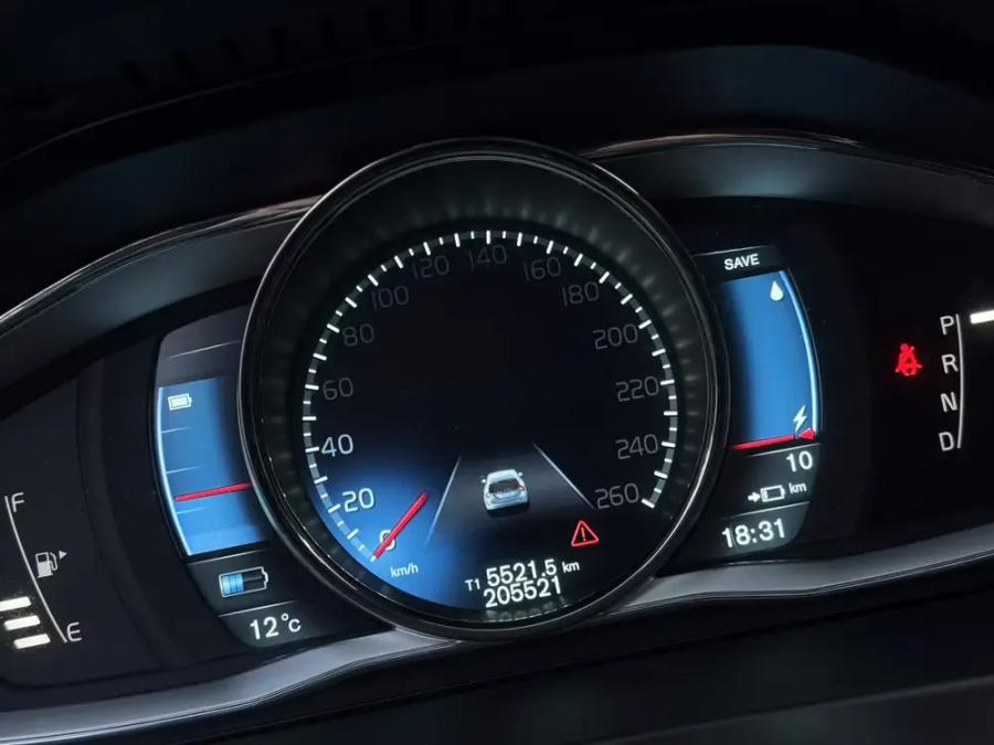 Melns Volvo V60 2013 Jelgava, ar dzinēja tilpumu 2.40 L un nobraukumu 205 tūkst. km par 10500 €, foto 25 vietnē AUTOMOTO.COM.LV