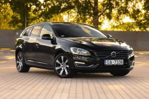 Melns Volvo V60 2013 Jelgava, ar dzinēja tilpumu 2.40 L un nobraukumu 238 tūkst. km par 9900 €, foto 3 vietnē AUTOMOTO.COM.LV