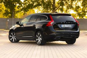 Melns Volvo V60 2013 Jelgava, ar dzinēja tilpumu 2.40 L un nobraukumu 238 tūkst. km par 9900 €, foto 5 vietnē AUTOMOTO.COM.LV