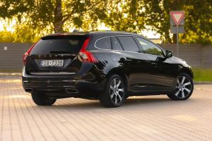 Melns Volvo V60 2013 Jelgava, ar dzinēja tilpumu 2.40 L un nobraukumu 238 tūkst. km par 9900 €, foto 6 vietnē AUTOMOTO.COM.LV
