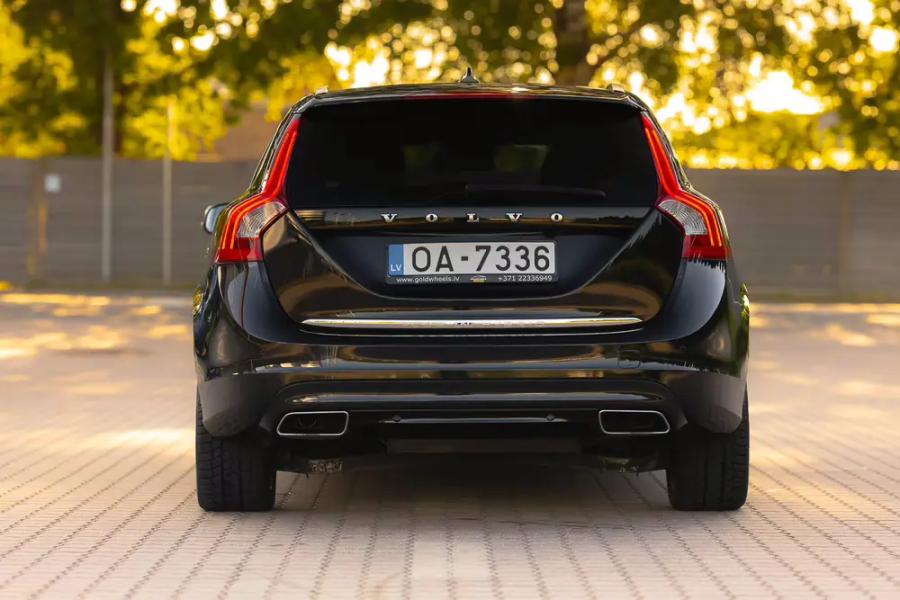 Melns Volvo V60 2013 Jelgava, ar dzinēja tilpumu 2.40 L un nobraukumu 238 tūkst. km par 9900 €, foto 7 vietnē AUTOMOTO.COM.LV