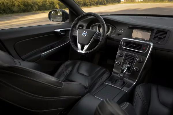 Melns Volvo V60 2013 Jelgava, ar dzinēja tilpumu 2.40 L un nobraukumu 238 tūkst. km par 9900 €, foto 7 vietnē AUTOMOTO.COM.LV