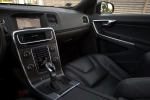 Melns Volvo V60 2013 Jelgava, ar dzinēja tilpumu 2.40 L un nobraukumu 238 tūkst. km par 9900 €, foto 13 vietnē AUTOMOTO.COM.LV
