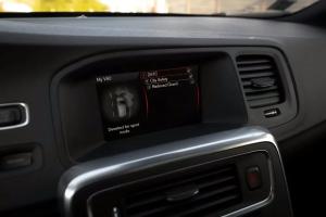 Melns Volvo V60 2013 Jelgava, ar dzinēja tilpumu 2.40 L un nobraukumu 238 tūkst. km par 9900 €, foto 18 vietnē AUTOMOTO.COM.LV