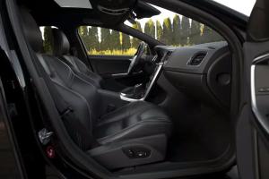 Melns Volvo V60 2013 Jelgava, ar dzinēja tilpumu 2.40 L un nobraukumu 238 tūkst. km par 9900 €, foto 20 vietnē AUTOMOTO.COM.LV