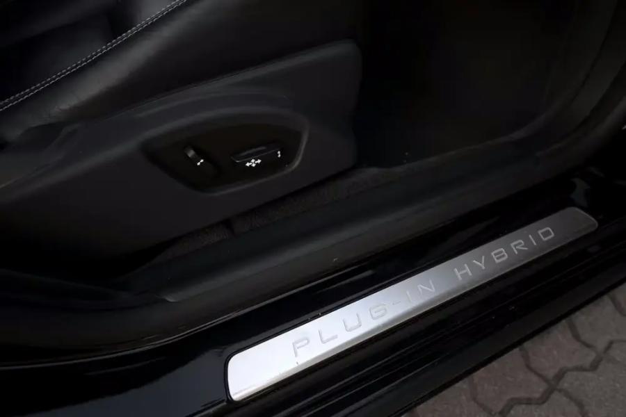 Melns Volvo V60 2013 Jelgava, ar dzinēja tilpumu 2.40 L un nobraukumu 238 tūkst. km par 9900 €, foto 21 vietnē AUTOMOTO.COM.LV