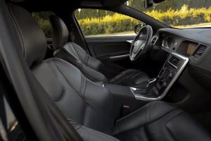 Melns Volvo V60 2013 Jelgava, ar dzinēja tilpumu 2.40 L un nobraukumu 238 tūkst. km par 9900 €, foto 22 vietnē AUTOMOTO.COM.LV