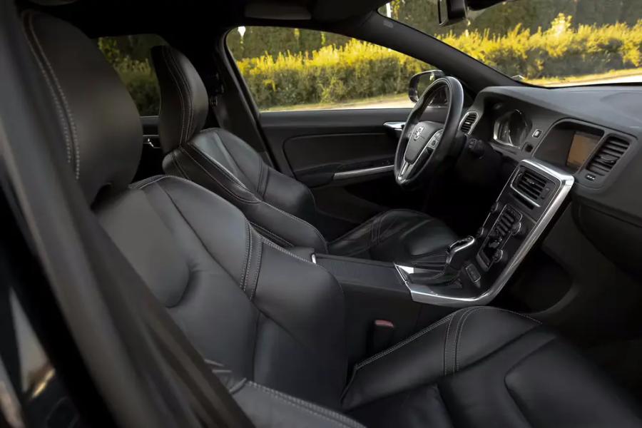 Melns Volvo V60 2013 Jelgava, ar dzinēja tilpumu 2.40 L un nobraukumu 238 tūkst. km par 9900 €, foto 22 vietnē AUTOMOTO.COM.LV