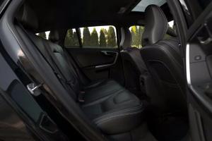 Melns Volvo V60 2013 Jelgava, ar dzinēja tilpumu 2.40 L un nobraukumu 238 tūkst. km par 9900 €, foto 24 vietnē AUTOMOTO.COM.LV