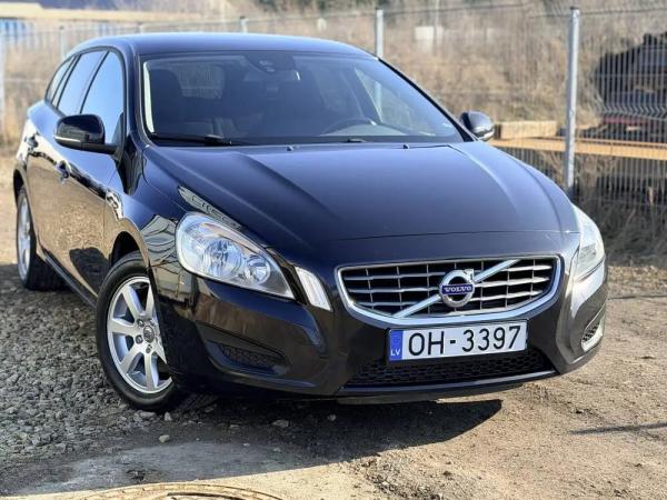 Black Volvo V60 2013 in Riga, with an engine capacity of 2.00 L and mileage of 184 thousand km for 6995 €, photo 1 on AUTOMOTO.COM.LV