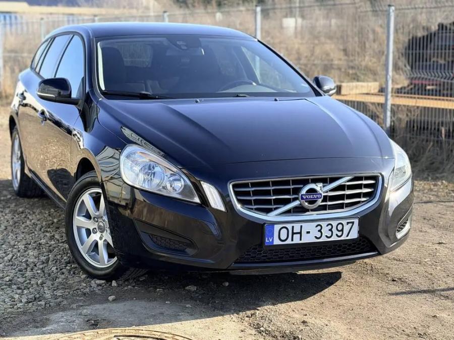 Черный Вольво B60 2013 в Рига, объемом двигателя 2.00 л и пробегом 184 тыс. км за 6995 €, фото 1 на AUTOMOTO.COM.LV