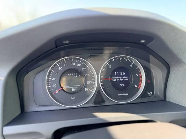 Black Volvo V60 2013 in Riga, with an engine capacity of 2.00 L and mileage of 184 thousand km for 6995 €, photo 9 on AUTOMOTO.COM.LV