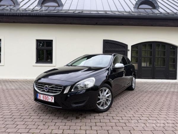 Black Volvo V60 2013 in Gulbene, with an engine capacity of 2.40 L and mileage of 275 thousand km for 7990 €, photo 1 on AUTOMOTO.COM.LV