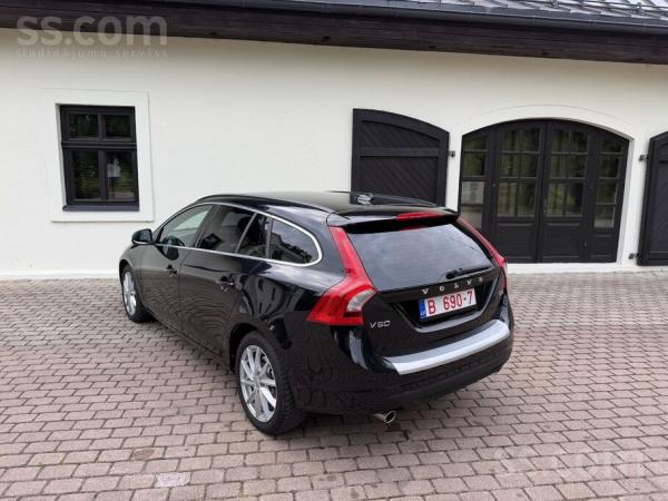 Black Volvo V60 2013 in Gulbene, with an engine capacity of 2.40 L and mileage of 275 thousand km for 7990 €, photo 5 on AUTOMOTO.COM.LV