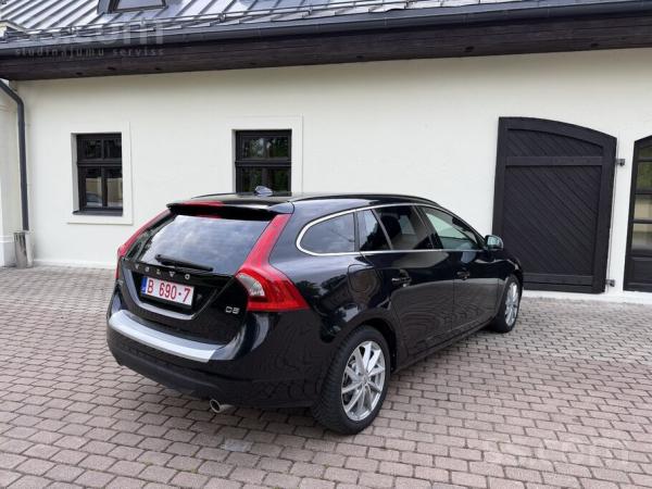 Black Volvo V60 2013 in Gulbene, with an engine capacity of 2.40 L and mileage of 275 thousand km for 7990 €, photo 6 on AUTOMOTO.COM.LV