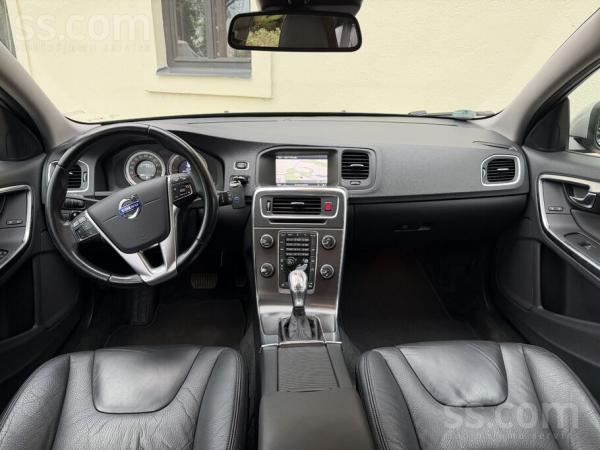 Black Volvo V60 2013 in Gulbene, with an engine capacity of 2.40 L and mileage of 275 thousand km for 7990 €, photo 8 on AUTOMOTO.COM.LV