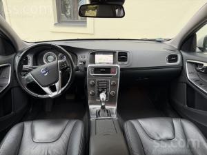 Black Volvo V60 2013 in Gulbene, with an engine capacity of 2.40 L and mileage of 275 thousand km for 7990 €, photo 9 on AUTOMOTO.COM.LV