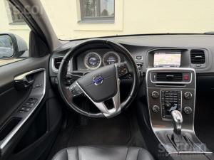 Black Volvo V60 2013 in Gulbene, with an engine capacity of 2.40 L and mileage of 275 thousand km for 7990 €, photo 10 on AUTOMOTO.COM.LV
