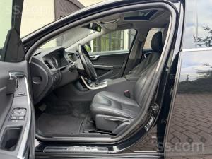 Black Volvo V60 2013 in Gulbene, with an engine capacity of 2.40 L and mileage of 275 thousand km for 7990 €, photo 14 on AUTOMOTO.COM.LV