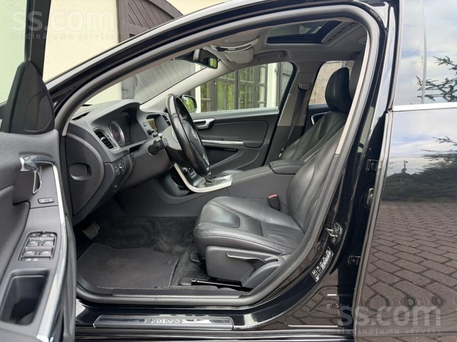 Black Volvo V60 2013 in Gulbene, with an engine capacity of 2.40 L and mileage of 275 thousand km for 7990 €, photo 14 on AUTOMOTO.COM.LV