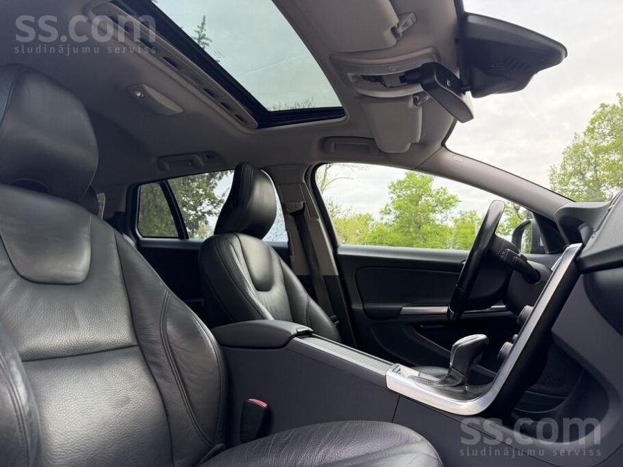 Black Volvo V60 2013 in Gulbene, with an engine capacity of 2.40 L and mileage of 275 thousand km for 7990 €, photo 15 on AUTOMOTO.COM.LV
