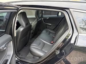 Black Volvo V60 2013 in Gulbene, with an engine capacity of 2.40 L and mileage of 275 thousand km for 7990 €, photo 16 on AUTOMOTO.COM.LV