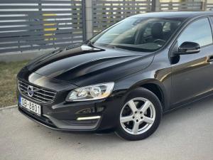 Black Volvo V60 2013 in Jelgava, with an engine capacity of 2.00 L and mileage of 325 thousand km for 5600 €, photo 3 on AUTOMOTO.COM.LV