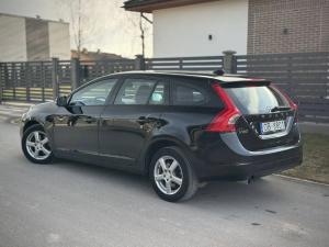 Black Volvo V60 2013 in Jelgava, with an engine capacity of 2.00 L and mileage of 325 thousand km for 5600 €, photo 4 on AUTOMOTO.COM.LV