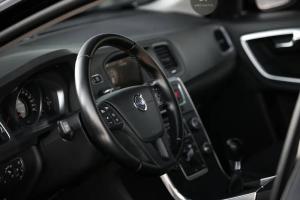 Black Volvo V60 2013 in Jelgava, with an engine capacity of 2.00 L and mileage of 325 thousand km for 5600 €, photo 10 on AUTOMOTO.COM.LV