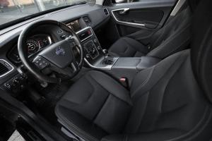 Black Volvo V60 2013 in Jelgava, with an engine capacity of 2.00 L and mileage of 325 thousand km for 5600 €, photo 11 on AUTOMOTO.COM.LV