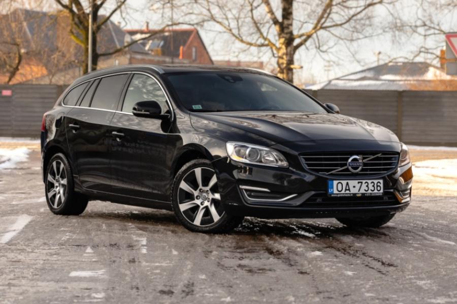 Melns Volvo V60 2013 Rīga, ar dzinēja tilpumu 2.40 L un nobraukumu 238 tūkst. km par 10900 €, foto 3 vietnē AUTOMOTO.COM.LV