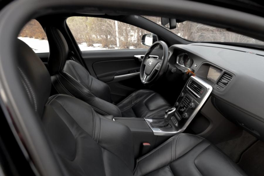 Melns Volvo V60 2013 Rīga, ar dzinēja tilpumu 2.40 L un nobraukumu 238 tūkst. km par 10900 €, foto 11 vietnē AUTOMOTO.COM.LV