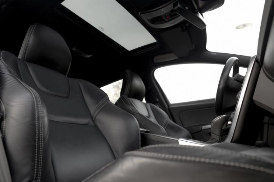 Melns Volvo V60 2013 Rīga, ar dzinēja tilpumu 2.40 L un nobraukumu 238 tūkst. km par 10900 €, foto 12 vietnē AUTOMOTO.COM.LV