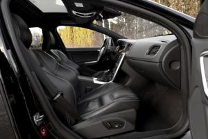 Melns Volvo V60 2013 Rīga, ar dzinēja tilpumu 2.40 L un nobraukumu 238 tūkst. km par 10900 €, foto 14 vietnē AUTOMOTO.COM.LV