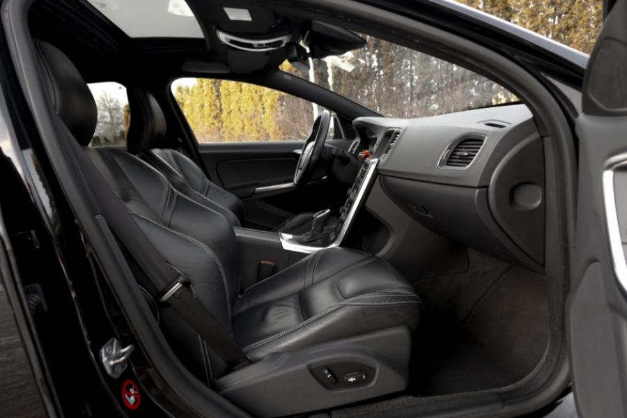 Melns Volvo V60 2013 Rīga, ar dzinēja tilpumu 2.40 L un nobraukumu 238 tūkst. km par 10900 €, foto 14 vietnē AUTOMOTO.COM.LV